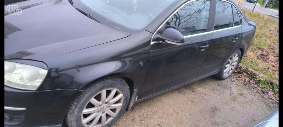 Black Volkswagen Jetta 2007 in Vilnius, with an engine capacity of 1.90 L and mileage of 300 thousand km for 650 €, photo 1 on AUTOMOTO.COM.LV