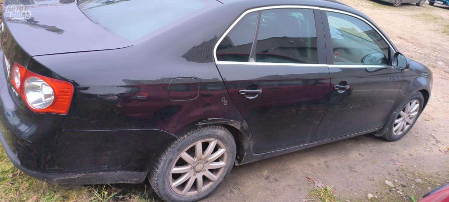 Black Volkswagen Jetta 2007 in Vilnius, with an engine capacity of 1.90 L and mileage of 300 thousand km for 650 €, photo 4 on AUTOMOTO.COM.LV