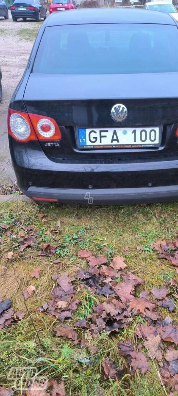 Black Volkswagen Jetta 2007 in Vilnius, with an engine capacity of 1.90 L and mileage of 300 thousand km for 580 €, photo 4 on AUTOMOTO.COM.LV