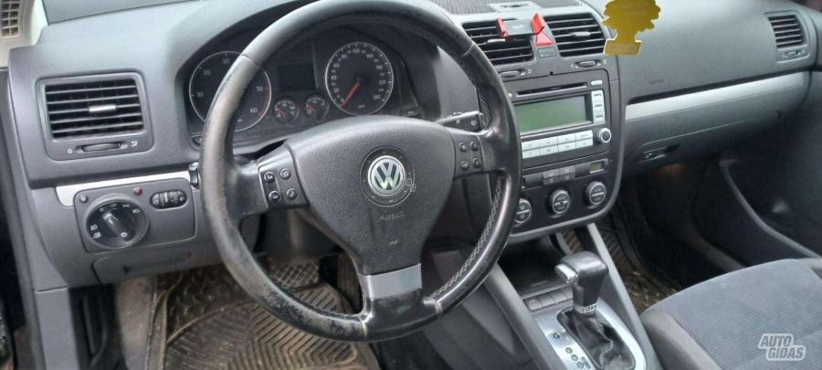 Black Volkswagen Jetta 2007 in Vilnius, with an engine capacity of 1.90 L and mileage of 300 thousand km for 650 €, photo 6 on AUTOMOTO.COM.LV