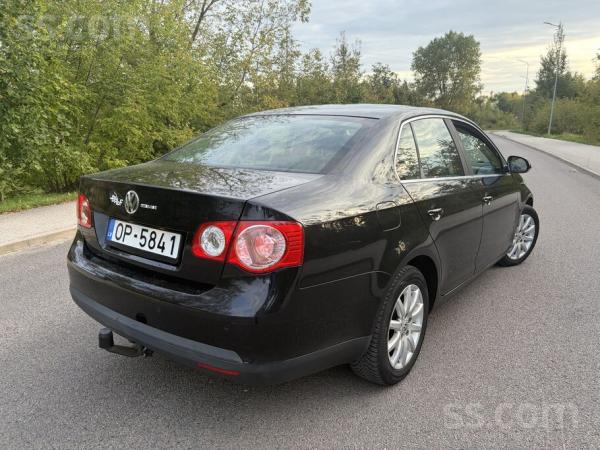 Black Volkswagen Jetta 2007 in Daugavpils, with an engine capacity of 1.90 L and mileage of 331 thousand km for 3100 €, photo 4 on AUTOMOTO.COM.LV