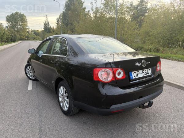 Black Volkswagen Jetta 2007 in Daugavpils, with an engine capacity of 1.90 L and mileage of 331 thousand km for 3100 €, photo 5 on AUTOMOTO.COM.LV