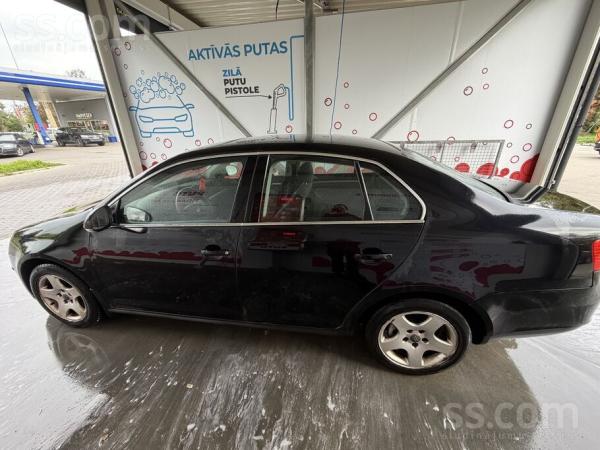 Melns Volkswagen Jetta 2007 Rīga, ar dzinēja tilpumu 2.00 L un nobraukumu 370 tūkst. km par 1700 €, foto 5 vietnē AUTOMOTO.COM.LV