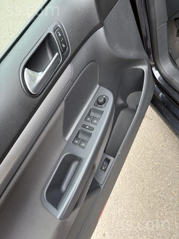 Melns Volkswagen Jetta 2007 Rīga, ar dzinēja tilpumu 2.00 L un nobraukumu 370 tūkst. km par 1700 €, foto 6 vietnē AUTOMOTO.COM.LV