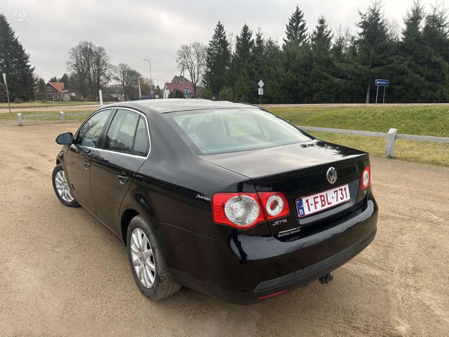 Black Volkswagen Jetta 2008 in Utena, with an engine capacity of 1.90 L and mileage of 171 thousand km for 2999 €, photo 3 on AUTOMOTO.COM.LV