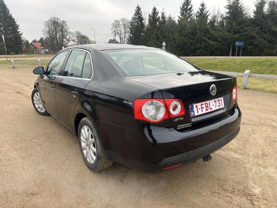 Black Volkswagen Jetta 2008 in Utena, with an engine capacity of 1.90 L and mileage of 171 thousand km for 2999 €, photo 6 on AUTOMOTO.COM.LV
