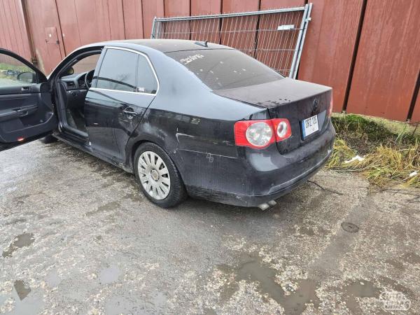 Melns Volkswagen Jetta 2008 Kauņa, ar dzinēja tilpumu 1.90 L un nobraukumu 330 tūkst. km par 650 €, foto 1 vietnē AUTOMOTO.COM.LV