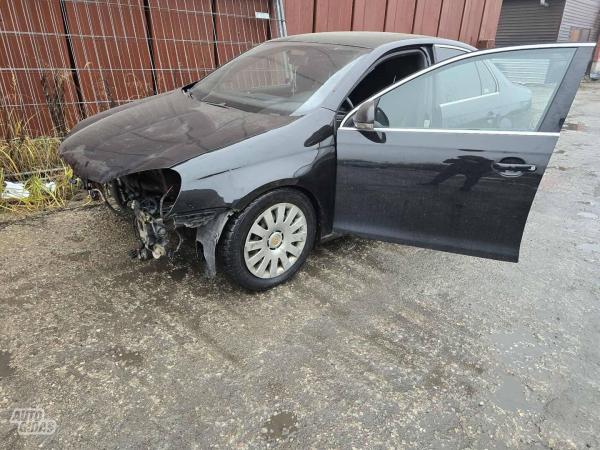 Melns Volkswagen Jetta 2008 Kauņa, ar dzinēja tilpumu 1.90 L un nobraukumu 330 tūkst. km par 650 €, foto 2 vietnē AUTOMOTO.COM.LV