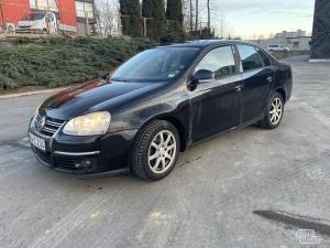 Melns Volkswagen Jetta 2008 Kauņa, ar dzinēja tilpumu 1.90 L un nobraukumu 303 tūkst. km par 1150 €, foto  vietnē AUTOMOTO.COM.LV