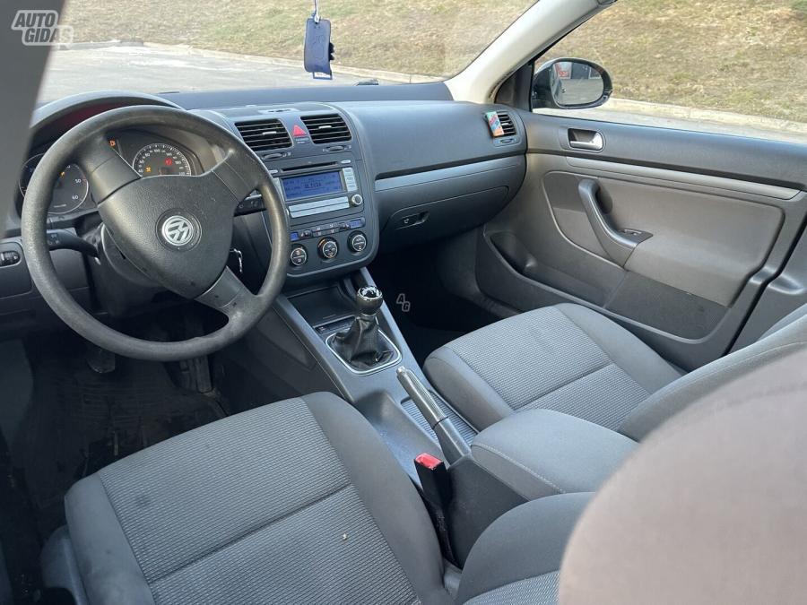 Melns Volkswagen Jetta 2008 Kauņa, ar dzinēja tilpumu 1.90 L un nobraukumu 303 tūkst. km par 1150 €, foto 6 vietnē AUTOMOTO.COM.LV