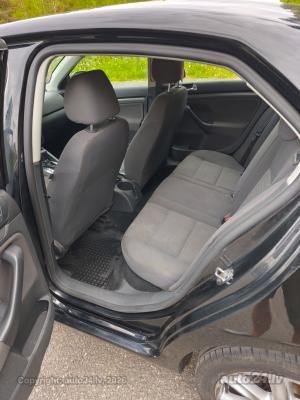 Melns Volkswagen Jetta 2008 Tallina, ar dzinēja tilpumu 1.60 L un nobraukumu 197 tūkst. km par 1999 €, foto 22 vietnē AUTOMOTO.COM.LV