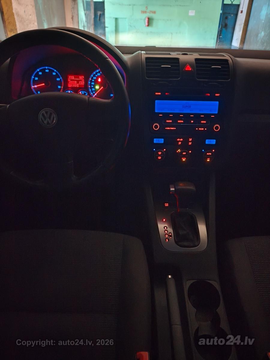 Melns Volkswagen Jetta 2008 Tallina, ar dzinēja tilpumu 1.60 L un nobraukumu 197 tūkst. km par 1999 €, foto 27 vietnē AUTOMOTO.COM.LV