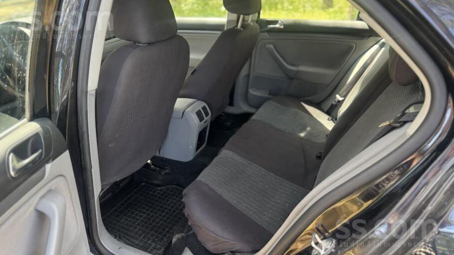 Melns Volkswagen Jetta 2008 Jūrmala, ar dzinēja tilpumu 1.60 L un nobraukumu 302 tūkst. km par 1650 €, foto 6 vietnē AUTOMOTO.COM.LV
