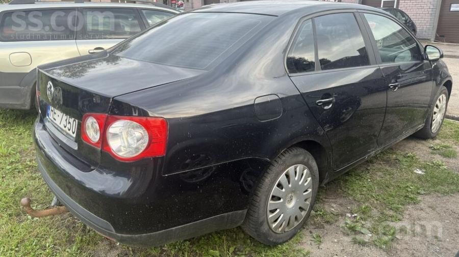 Melns Volkswagen Jetta 2008 Rīga, ar dzinēja tilpumu 1.60 L un nobraukumu 375 tūkst. km par 630 €, foto 6 vietnē AUTOMOTO.COM.LV