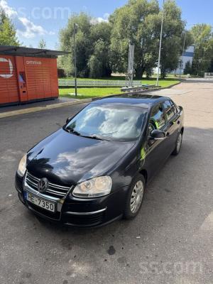 Black Volkswagen Jetta 2008 in Riga, with an engine capacity of 1.60 L and mileage of 375 thousand km for 1360 €, photo  on AUTOMOTO.COM.LV