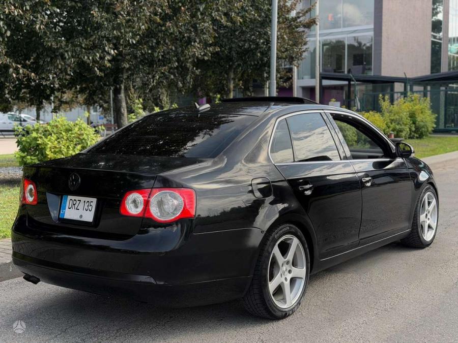 Melns Volkswagen Jetta 2008 Kauņa, ar dzinēja tilpumu 1.90 L un nobraukumu 316 tūkst. km par 2000 €, foto 5 vietnē AUTOMOTO.COM.LV