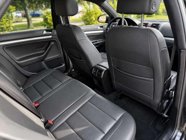 Black Volkswagen Jetta 2008 in Kaunas, with an engine capacity of 1.90 L and mileage of 316 thousand km for 2000 €, photo 9 on AUTOMOTO.COM.LV