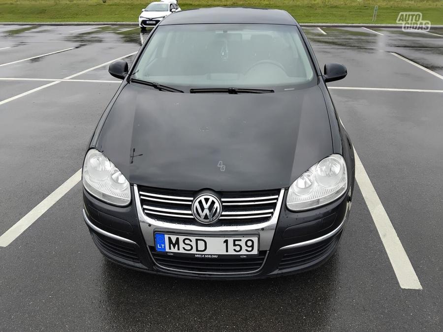 Melns Volkswagen Jetta 2008 Panevēža, ar dzinēja tilpumu 1.90 L un nobraukumu 440 tūkst. km par 850 €, foto 3 vietnē AUTOMOTO.COM.LV