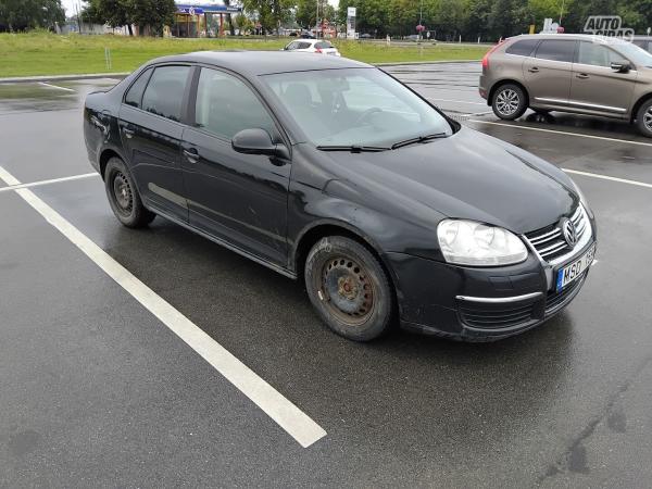 Melns Volkswagen Jetta 2008 Panevēža, ar dzinēja tilpumu 1.90 L un nobraukumu 440 tūkst. km par 850 €, foto 4 vietnē AUTOMOTO.COM.LV