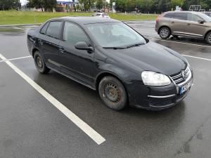 Melns Volkswagen Jetta 2008 Panevēža, ar dzinēja tilpumu 1.90 L un nobraukumu 440 tūkst. km par 850 €, foto 4 vietnē AUTOMOTO.COM.LV