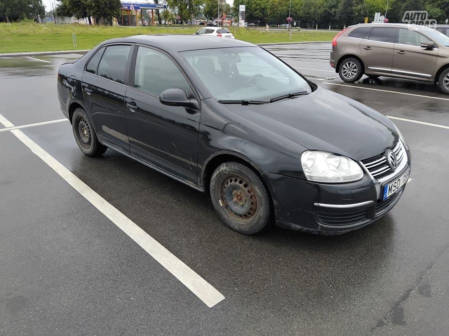 Melns Volkswagen Jetta 2008 Panevēža, ar dzinēja tilpumu 1.90 L un nobraukumu 440 tūkst. km par 850 €, foto 4 vietnē AUTOMOTO.COM.LV