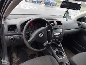 Melns Volkswagen Jetta 2008 Panevēža, ar dzinēja tilpumu 1.90 L un nobraukumu 440 tūkst. km par 850 €, foto 8 vietnē AUTOMOTO.COM.LV