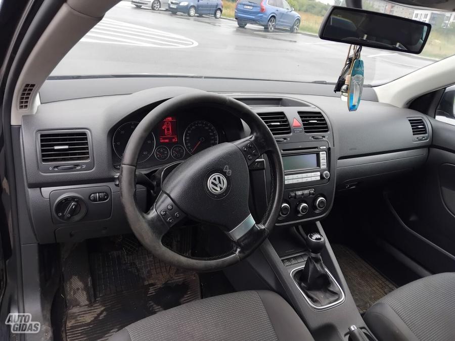 Melns Volkswagen Jetta 2008 Panevēža, ar dzinēja tilpumu 1.90 L un nobraukumu 440 tūkst. km par 850 €, foto 8 vietnē AUTOMOTO.COM.LV