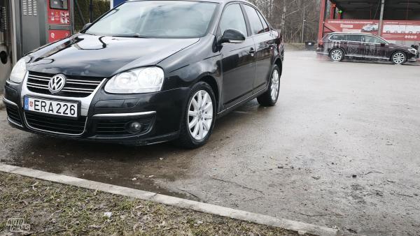 Black Volkswagen Jetta 2009 in Mazeikiai, with an engine capacity of 1.90 L and mileage of 301 thousand km for 1350 €, photo 1 on AUTOMOTO.COM.LV