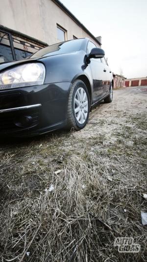 Black Volkswagen Jetta 2009 in Mazeikiai, with an engine capacity of 1.90 L and mileage of 301 thousand km for 1350 €, photo 2 on AUTOMOTO.COM.LV