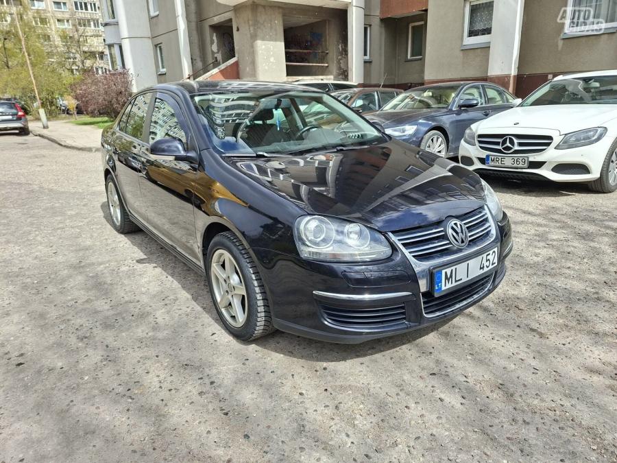 Melns Volkswagen Jetta 2009 Viļņa, ar dzinēja tilpumu 1.90 L un nobraukumu 258 tūkst. km par 1900 €, foto 3 vietnē AUTOMOTO.COM.LV