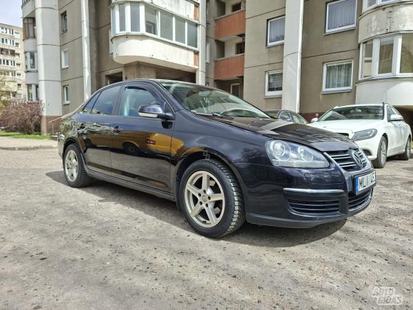 Melns Volkswagen Jetta 2009 Viļņa, ar dzinēja tilpumu 1.90 L un nobraukumu 258 tūkst. km par 1900 €, foto 3 vietnē AUTOMOTO.COM.LV