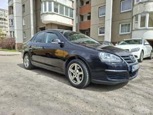Melns Volkswagen Jetta 2009 Viļņa, ar dzinēja tilpumu 1.90 L un nobraukumu 258 tūkst. km par 1900 €, foto 4 vietnē AUTOMOTO.COM.LV