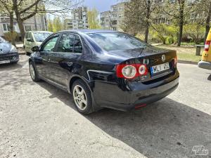 Melns Volkswagen Jetta 2009 Viļņa, ar dzinēja tilpumu 1.90 L un nobraukumu 258 tūkst. km par 1900 €, foto 5 vietnē AUTOMOTO.COM.LV