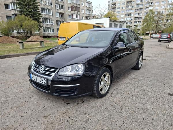 Melns Volkswagen Jetta 2009 Viļņa, ar dzinēja tilpumu 1.90 L un nobraukumu 258 tūkst. km par 1900 €, foto 5 vietnē AUTOMOTO.COM.LV