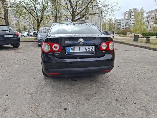 Melns Volkswagen Jetta 2009 Viļņa, ar dzinēja tilpumu 1.90 L un nobraukumu 258 tūkst. km par 1900 €, foto 7 vietnē AUTOMOTO.COM.LV