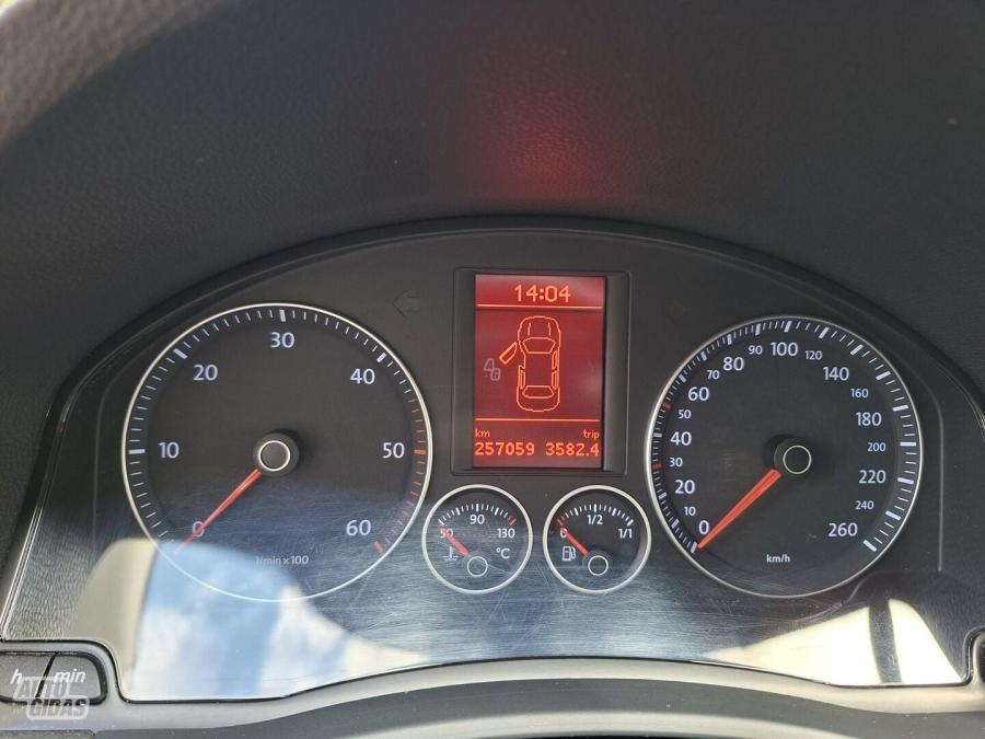 Melns Volkswagen Jetta 2009 Viļņa, ar dzinēja tilpumu 1.90 L un nobraukumu 258 tūkst. km par 1900 €, foto 16 vietnē AUTOMOTO.COM.LV