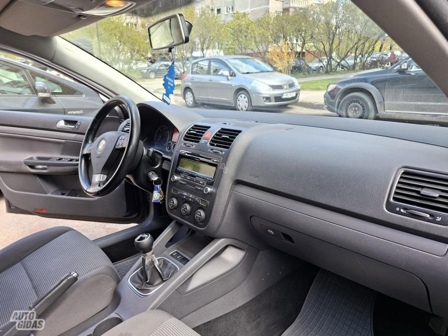Melns Volkswagen Jetta 2009 Viļņa, ar dzinēja tilpumu 1.90 L un nobraukumu 258 tūkst. km par 1900 €, foto 20 vietnē AUTOMOTO.COM.LV