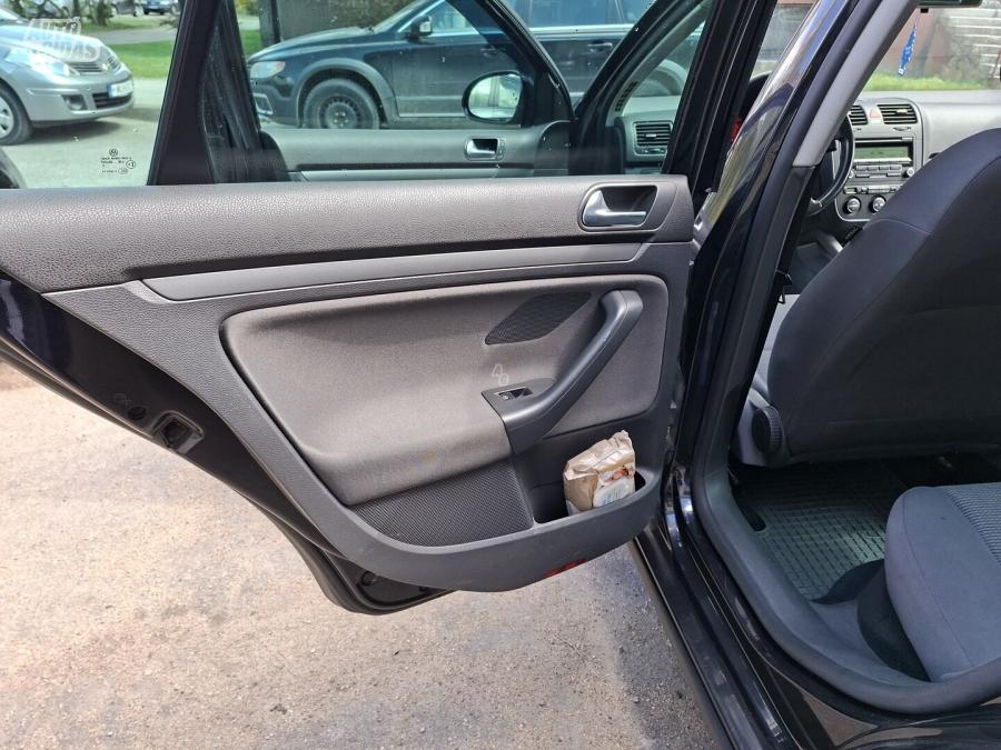 Melns Volkswagen Jetta 2009 Viļņa, ar dzinēja tilpumu 1.90 L un nobraukumu 258 tūkst. km par 1900 €, foto 22 vietnē AUTOMOTO.COM.LV