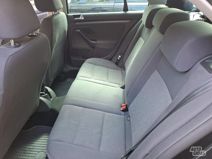 Melns Volkswagen Jetta 2009 Viļņa, ar dzinēja tilpumu 1.90 L un nobraukumu 258 tūkst. km par 1900 €, foto 24 vietnē AUTOMOTO.COM.LV