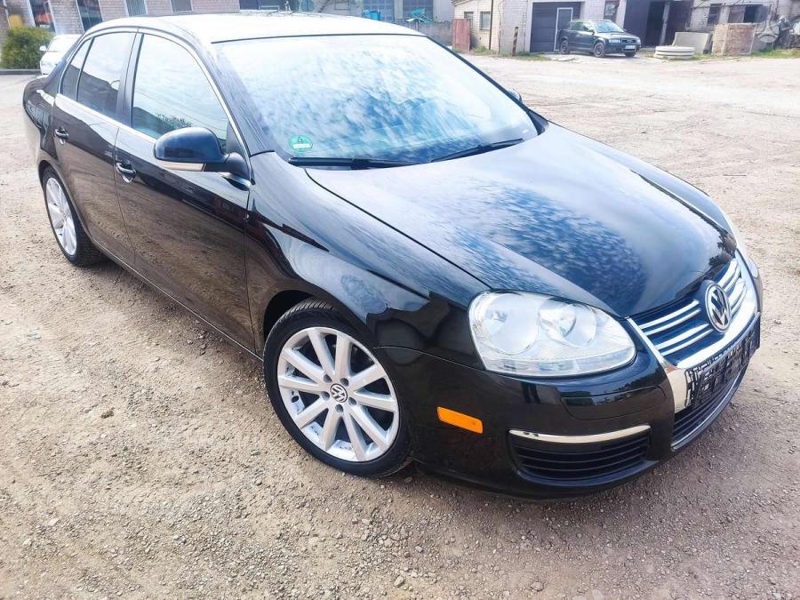 Black Volkswagen Jetta 2009 in Utena, with an engine capacity of 1.97 L and mileage of 246 thousand km for 2750 €, photo 9 on AUTOMOTO.COM.LV