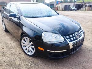 Black Volkswagen Jetta 2009 in Utena, with an engine capacity of 1.97 L and mileage of 246 thousand km for 2750 €, photo 10 on AUTOMOTO.COM.LV