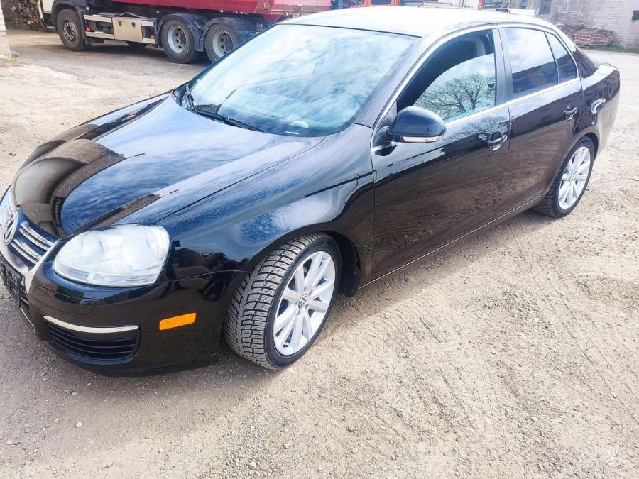 Black Volkswagen Jetta 2009 in Utena, with an engine capacity of 1.97 L and mileage of 246 thousand km for 2750 €, photo 12 on AUTOMOTO.COM.LV
