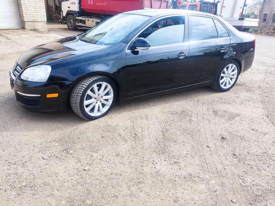 Black Volkswagen Jetta 2009 in Utena, with an engine capacity of 1.97 L and mileage of 246 thousand km for 2750 €, photo 14 on AUTOMOTO.COM.LV