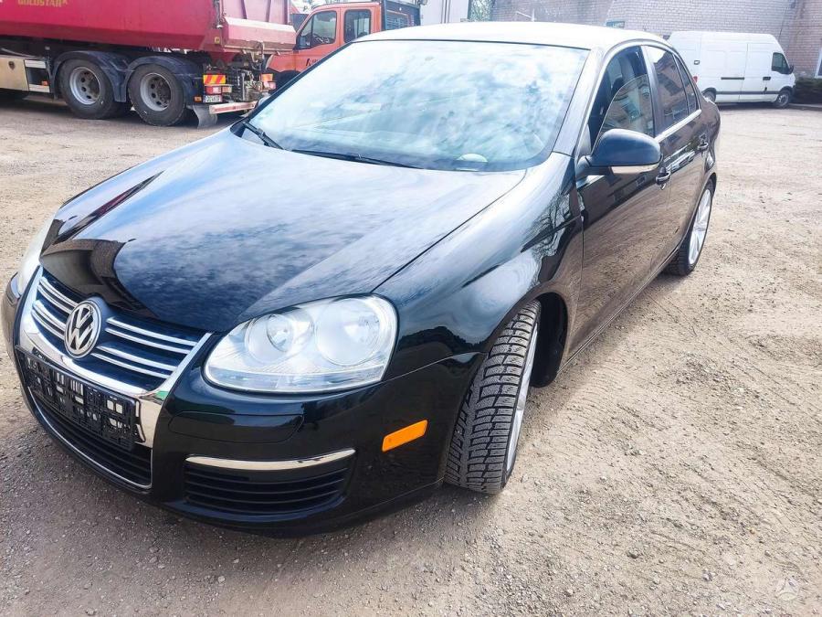 Black Volkswagen Jetta 2009 in Utena, with an engine capacity of 1.97 L and mileage of 246 thousand km for 2750 €, photo 15 on AUTOMOTO.COM.LV