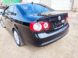 Black Volkswagen Jetta 2009 in Utena, with an engine capacity of 1.97 L and mileage of 246 thousand km for 2750 €, photo 17 on AUTOMOTO.COM.LV