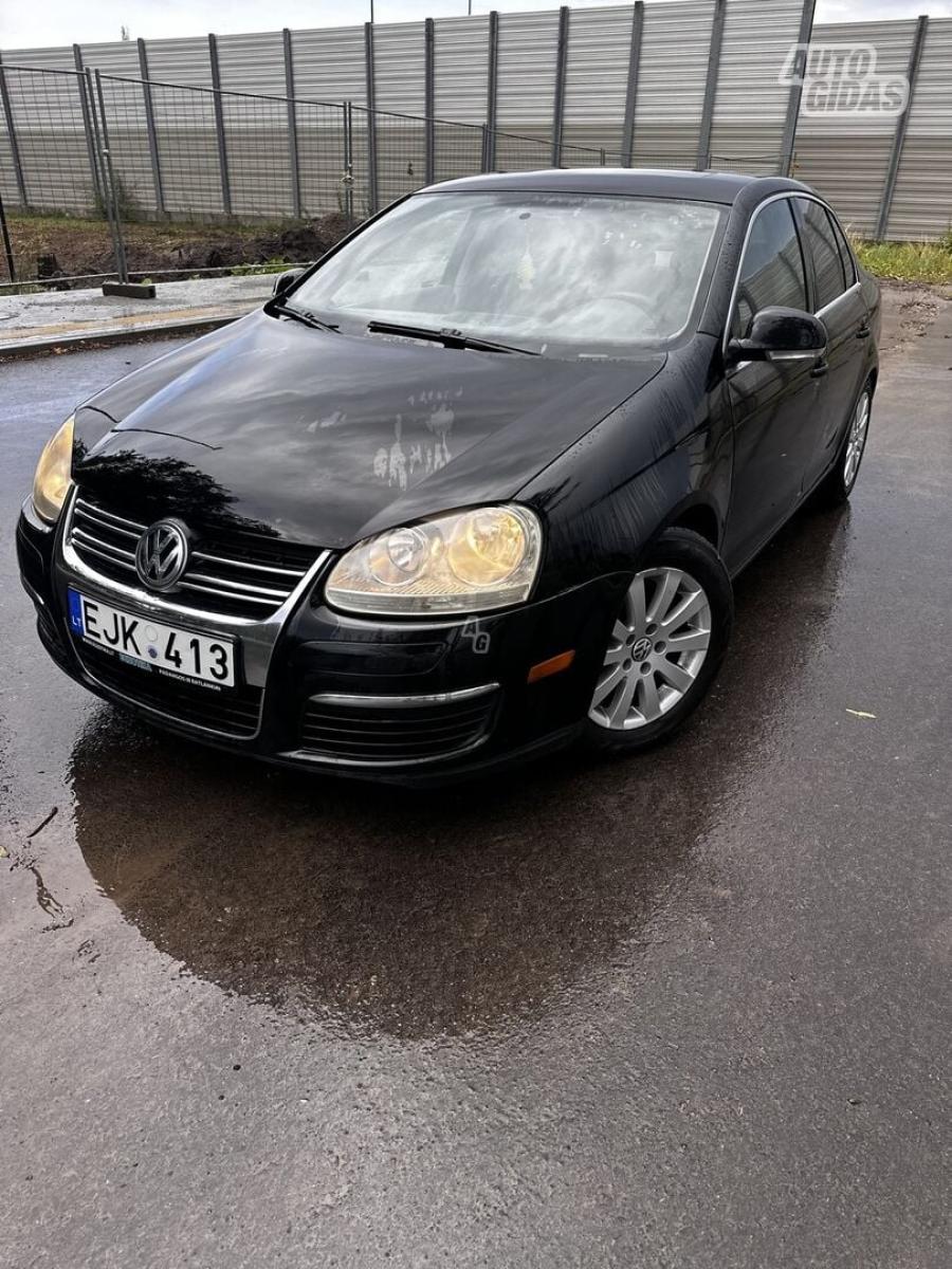 Melns Volkswagen Jetta 2009 Kauņa, ar dzinēja tilpumu 2.50 L un nobraukumu 320 tūkst. km par 1500 €, foto 1 vietnē AUTOMOTO.COM.LV