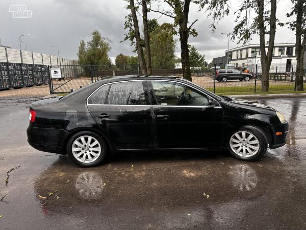 Melns Volkswagen Jetta 2009 Kauņa, ar dzinēja tilpumu 2.50 L un nobraukumu 320 tūkst. km par 1500 €, foto 4 vietnē AUTOMOTO.COM.LV