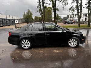 Melns Volkswagen Jetta 2009 Kauņa, ar dzinēja tilpumu 2.50 L un nobraukumu 320 tūkst. km par 1500 €, foto 4 vietnē AUTOMOTO.COM.LV