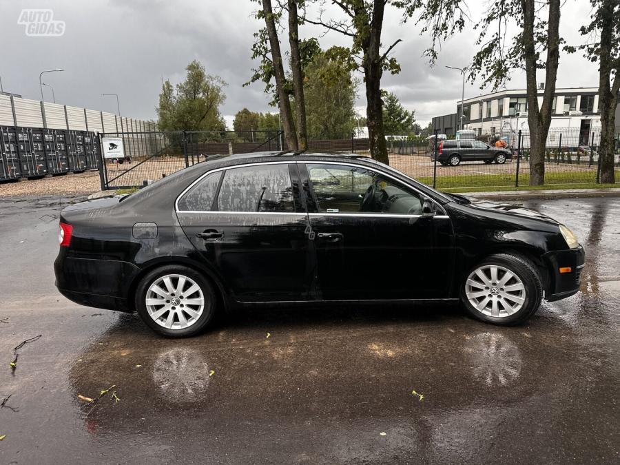 Melns Volkswagen Jetta 2009 Kauņa, ar dzinēja tilpumu 2.50 L un nobraukumu 320 tūkst. km par 1500 €, foto 4 vietnē AUTOMOTO.COM.LV