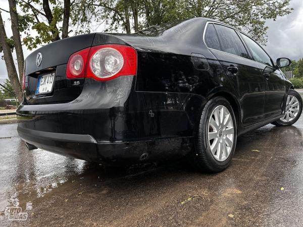 Melns Volkswagen Jetta 2009 Kauņa, ar dzinēja tilpumu 2.50 L un nobraukumu 320 tūkst. km par 1500 €, foto 8 vietnē AUTOMOTO.COM.LV